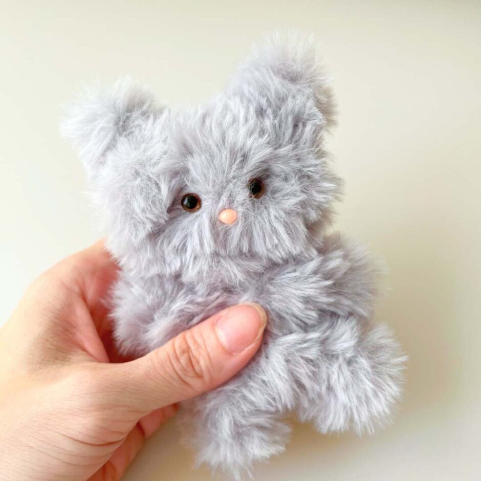 【はじめてでも簡単】100均材料で作る！モールドールの作り方＆完成品を紹介 | mofmofcloth