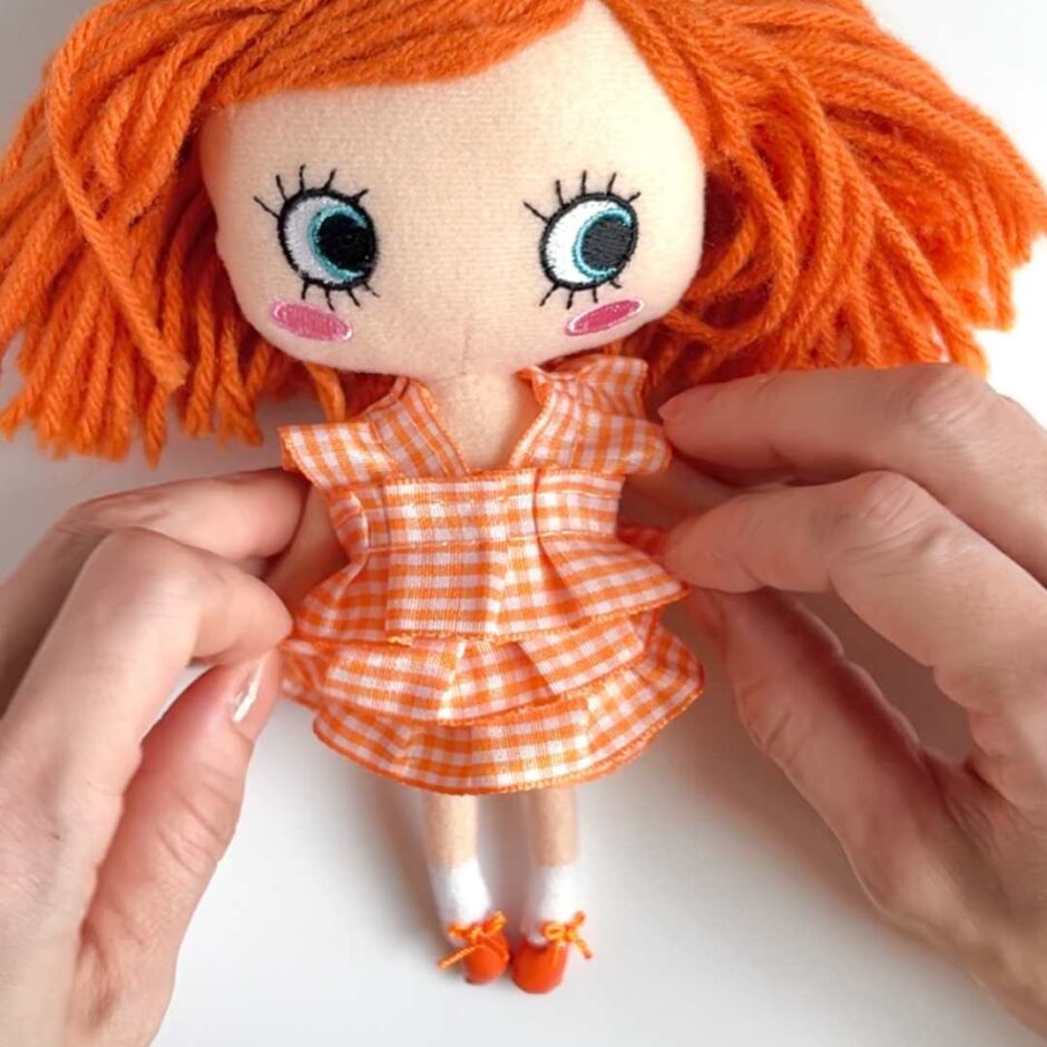 リボンだけで簡単1分！縫わないドール服の作り方 | mofmofcloth